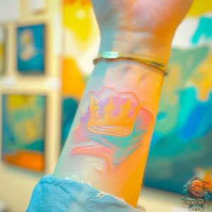 Unveiling the Symbolism: Exploring the Intricate Meanings of a Queen's ...