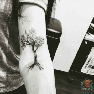 Branching Out: Exploring the Symbolism of Apple Tree Tattoos: 135 ...